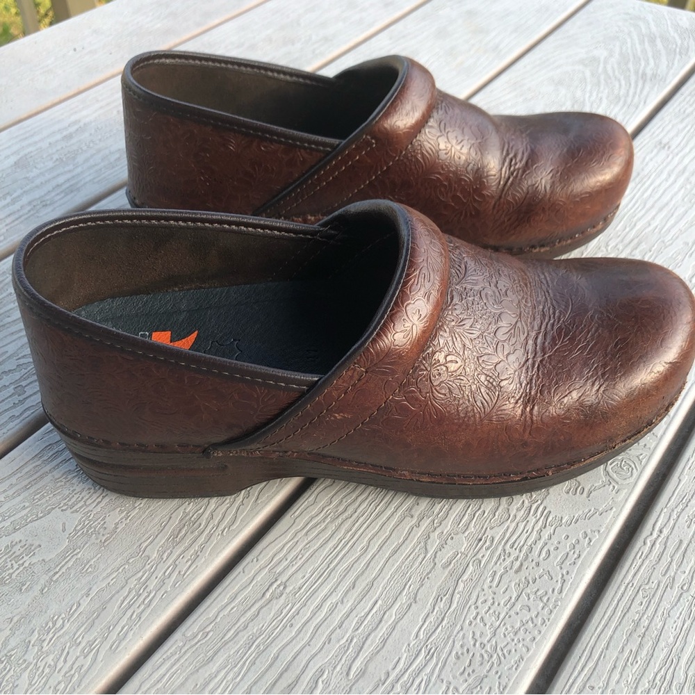 Dansko Xp Brown Floral Tooled Clogs Shoes Womens 41 E… - Gem